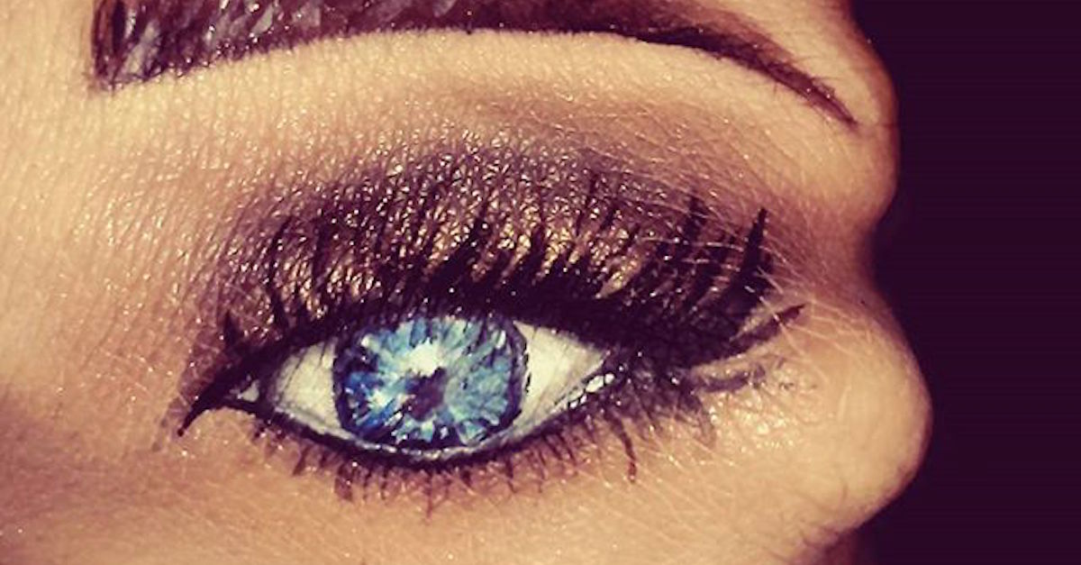 Incredibly Talented Artists Use Their Hands To Create Stunning Makeup ...