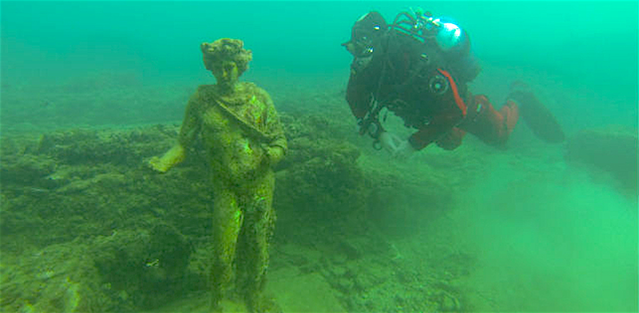 Scuba Diver Jumps Into The Ocean. What He Sees On The Sandy Bottom ...