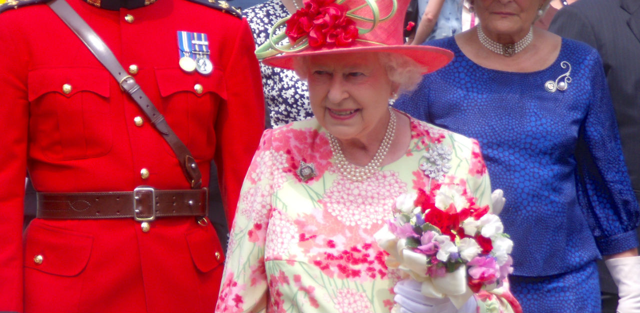12 Things Queen Elizabeth Does On A Daily Basis | LittleThings.com