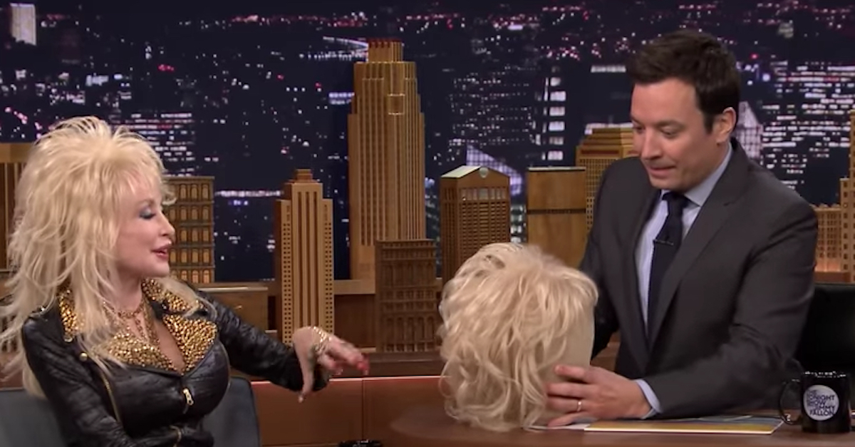 Dolly Parton Howls With When Jimmy Fallon Puts On 1 Of Her 365 Wigs ...