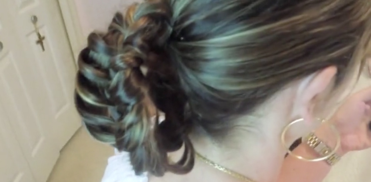 This Cage Braid Hairstyle Is A Nice Twist On A French Braid ...