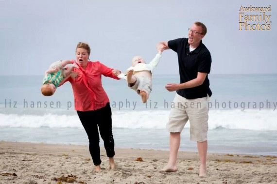 20 Of The Most Awkward Family Vacation Photos EVER! | LittleThings.com