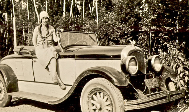 Lovely 1920s Photos Capture The Charm Of Young Flappers And Their Cars ...