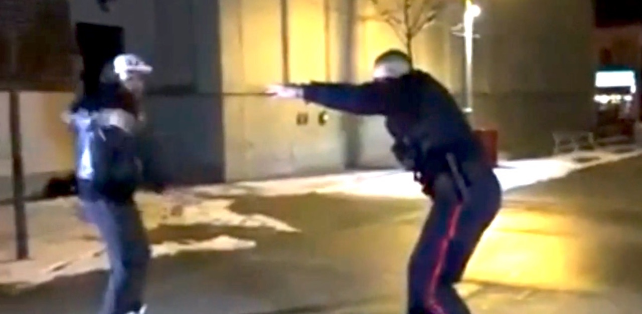 Toronto Cop Dances With Crew After Responding To 911 Call ...