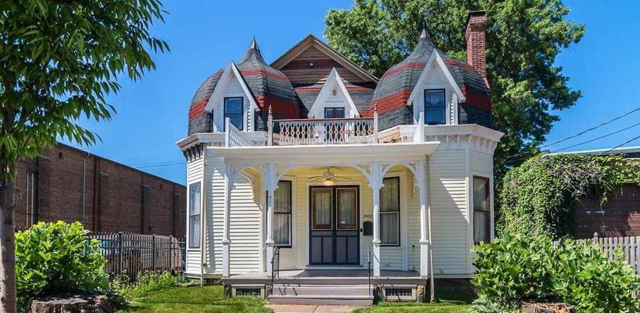 Gorgeous 1890s Victorian Home Is A Colorful And Unique Time Capsule ...