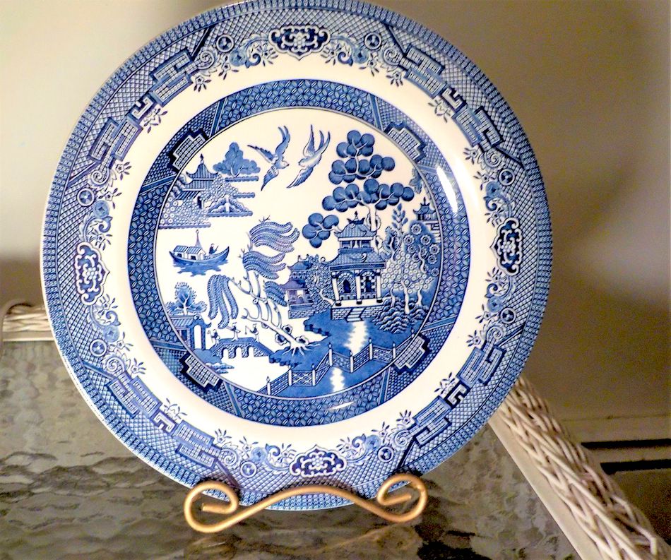 11 Surprising Facts About Blue Willow China | LittleThings.com