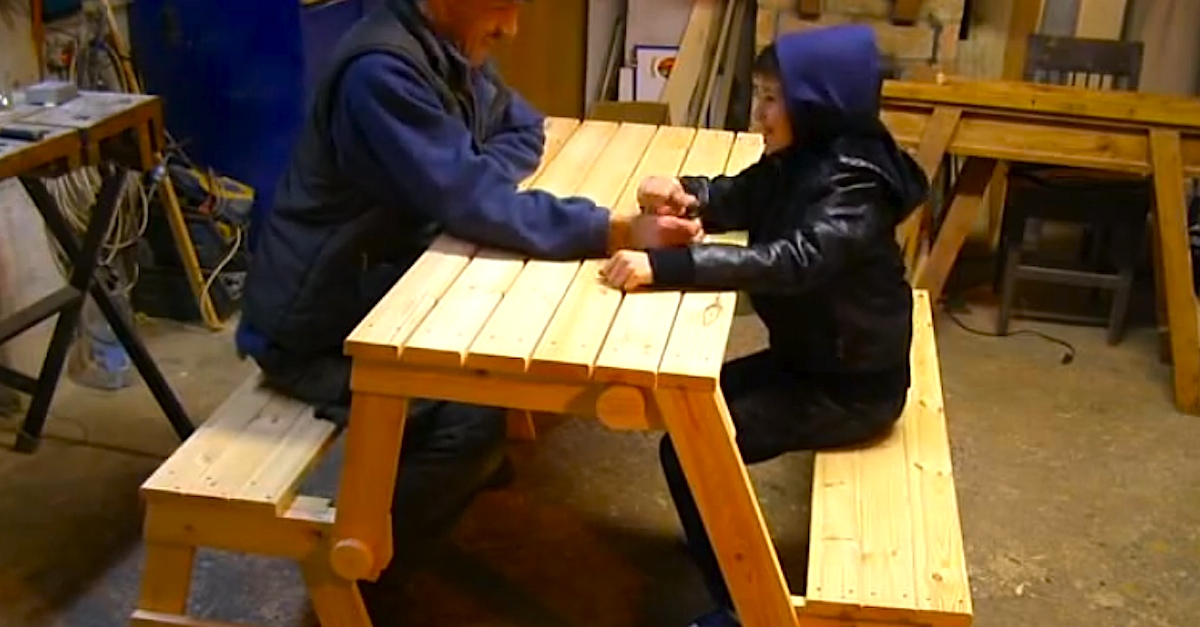 This Family's Sitting On A Picnic Table, But When They Stand Up ...