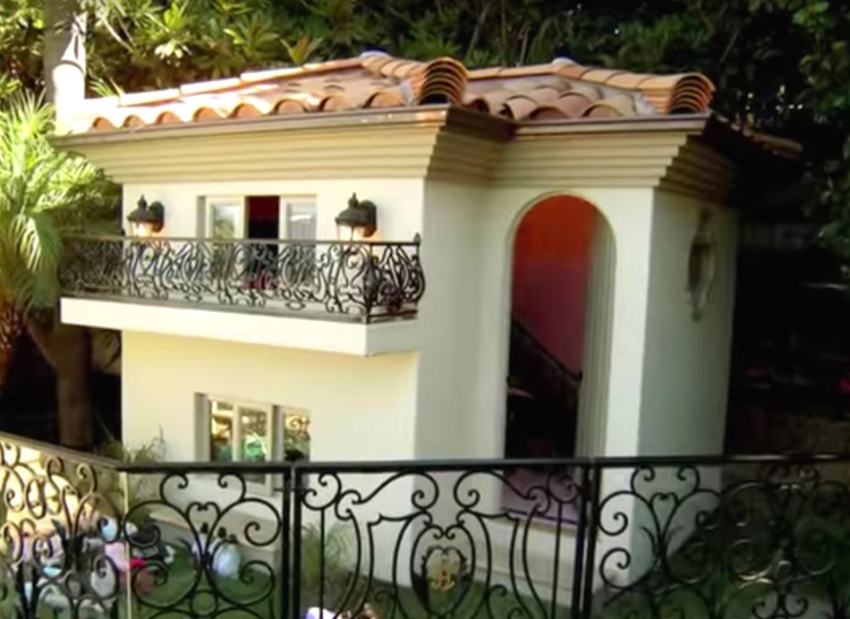 12 Cool Dog Houses Built For A Life Of Luxury | LittleThings.com