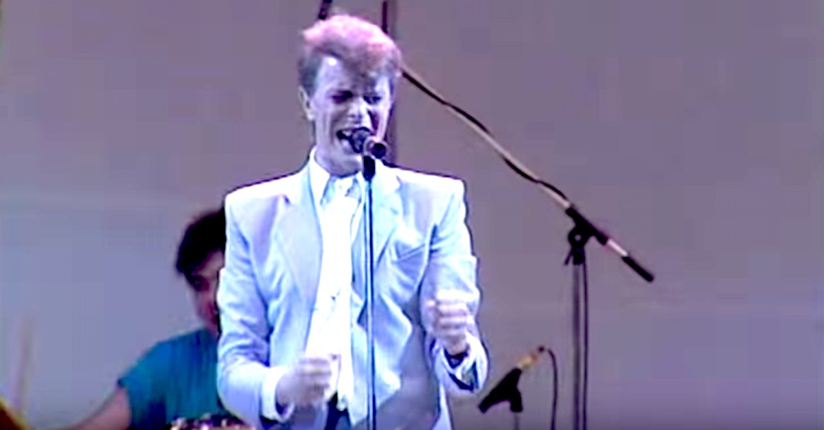 In 1985, David Bowie Sang THIS Famous Song And Sent His Crowd Of 72,000 ...