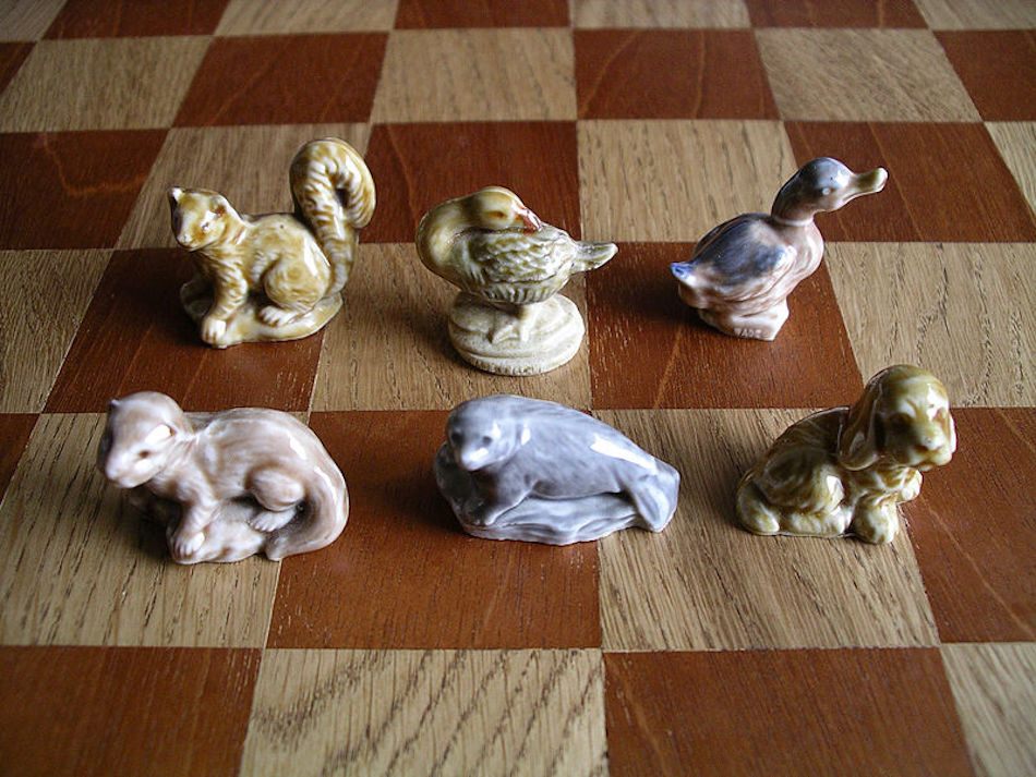 9 Facts About Red Rose Tea Figurines | LittleThings.com