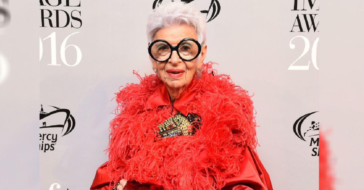 97-Year-Old Style Icon Iris Apfel Signs With Modeling Agency ...