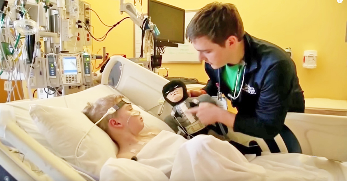 Doctor Performs Surgery On Sick Child And His Stuffed Animal ...