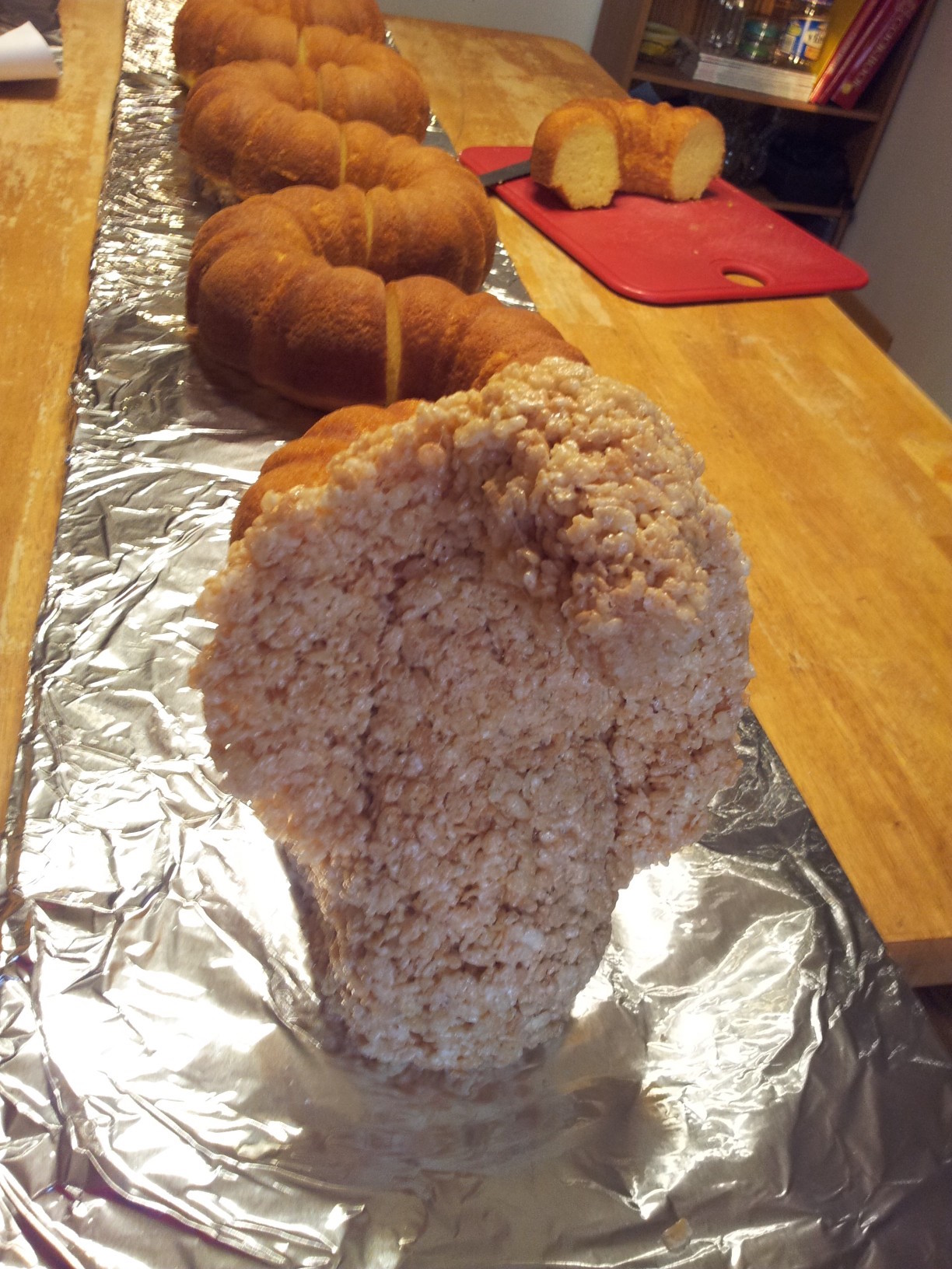 Mom Makes Cobra Cake Out Of 5 Bundt Cakes To Her Lovely Son ...