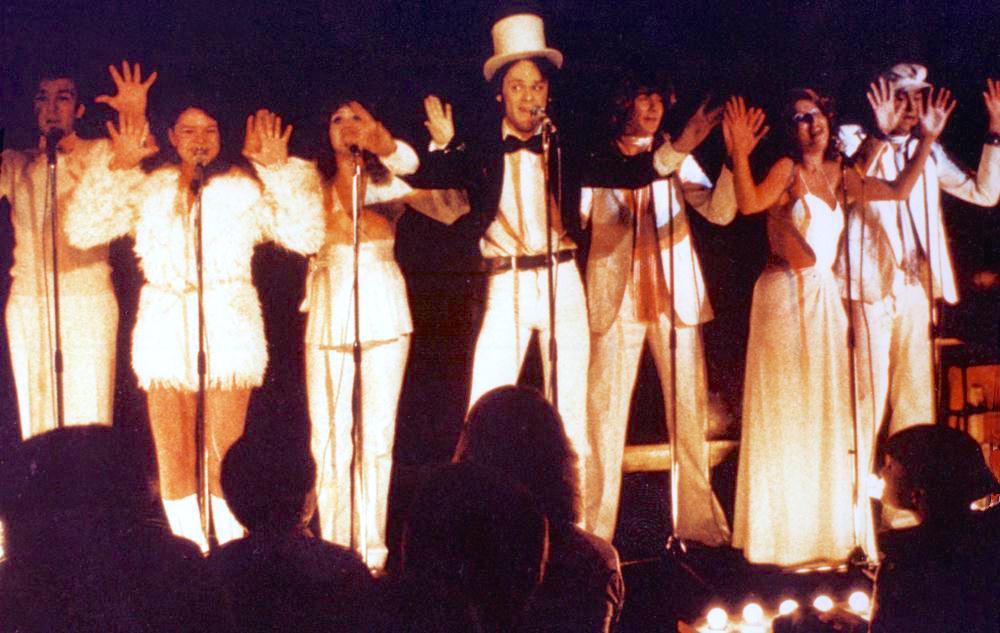13 Photos Of Disco Fashion From The 1970s | LittleThings.com