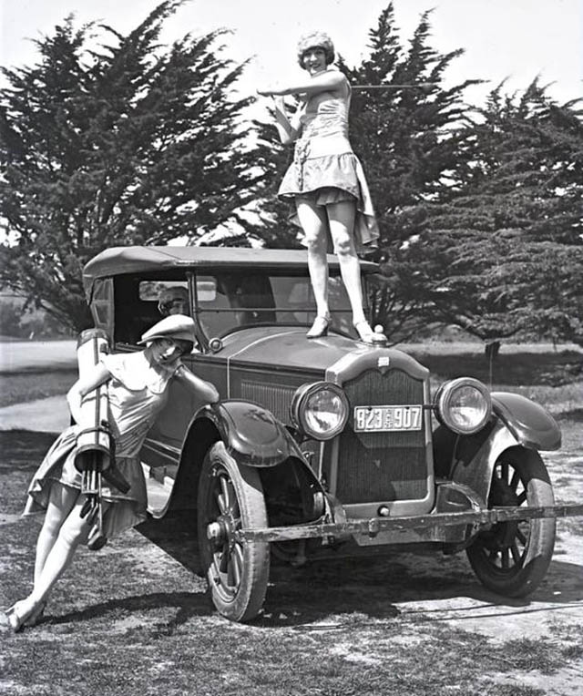 Lovely 1920s Photos Capture The Charm Of Young Flappers And Their Cars ...