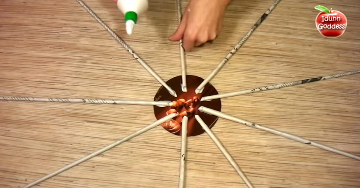 She Rolls Newspaper Into Tight Tubes And Glues Them In A Pattern. Why ...