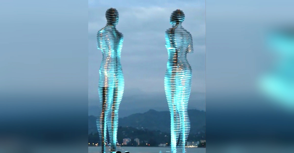 She Spots 2 Humongous People Facing Each Other. But When They Start To ...