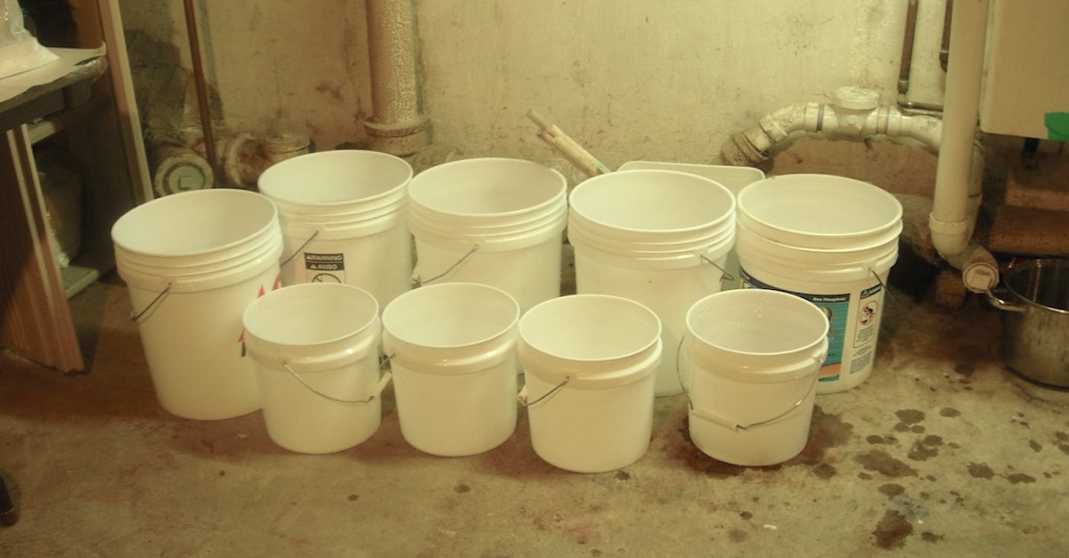 12 Genius DIY Ideas For Breathing New Life Into Old Buckets ...