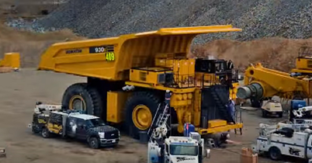 Watch This 50-Foot-Tall Truck Be Built In Less Than Two Minutes ...