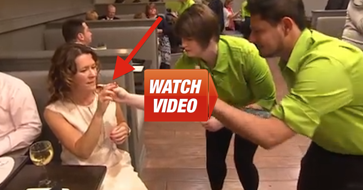 Restaurant With Deaf Servers Requires Everyone To Use Sign Language ...