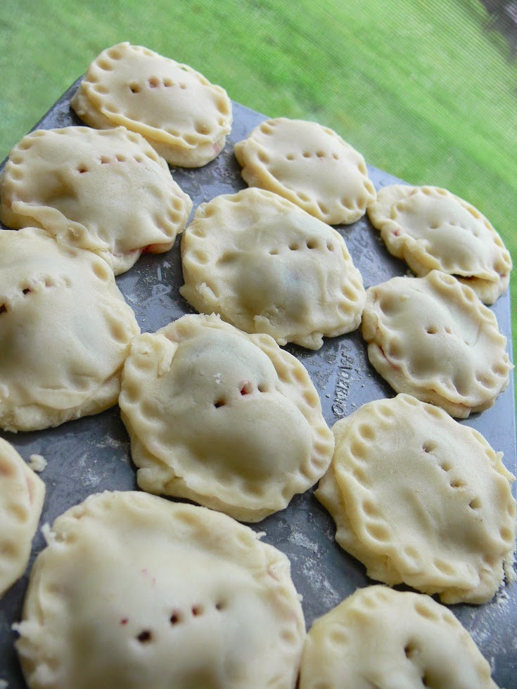 It Looks Like An Ordinary Cake. When She Cuts A Slice? I Can't BELIEVE ...