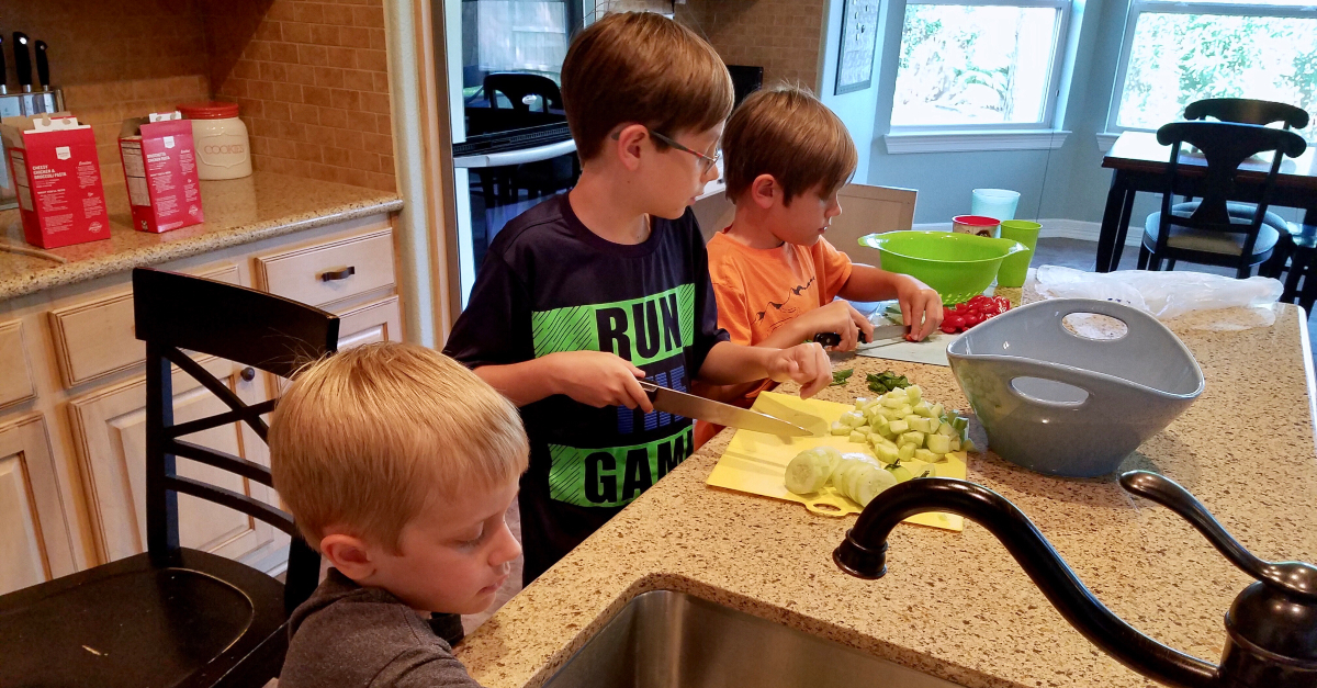 Here's How To Get Your Whole Family Involved In Making Dinner ...