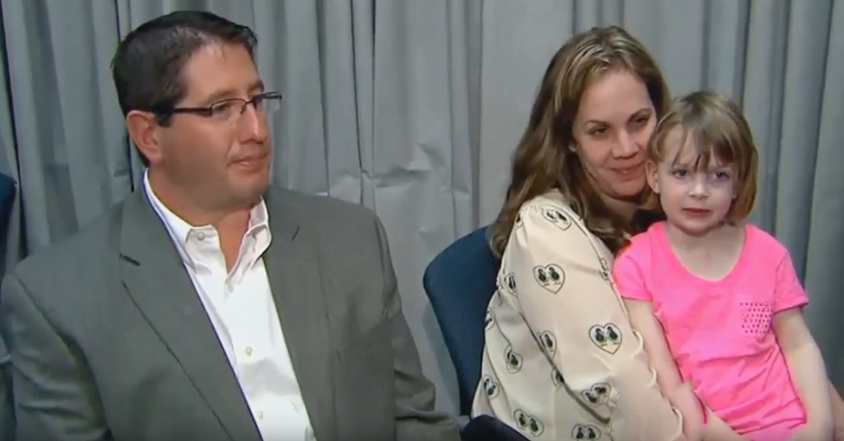 Mom Writes Letter To Stranger That Let Her Daughter Call Him Daddy On ...