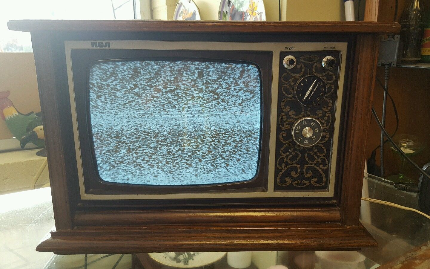 14 Vintage TVs Folks Tuned Into Back In The Day | LittleThings.com