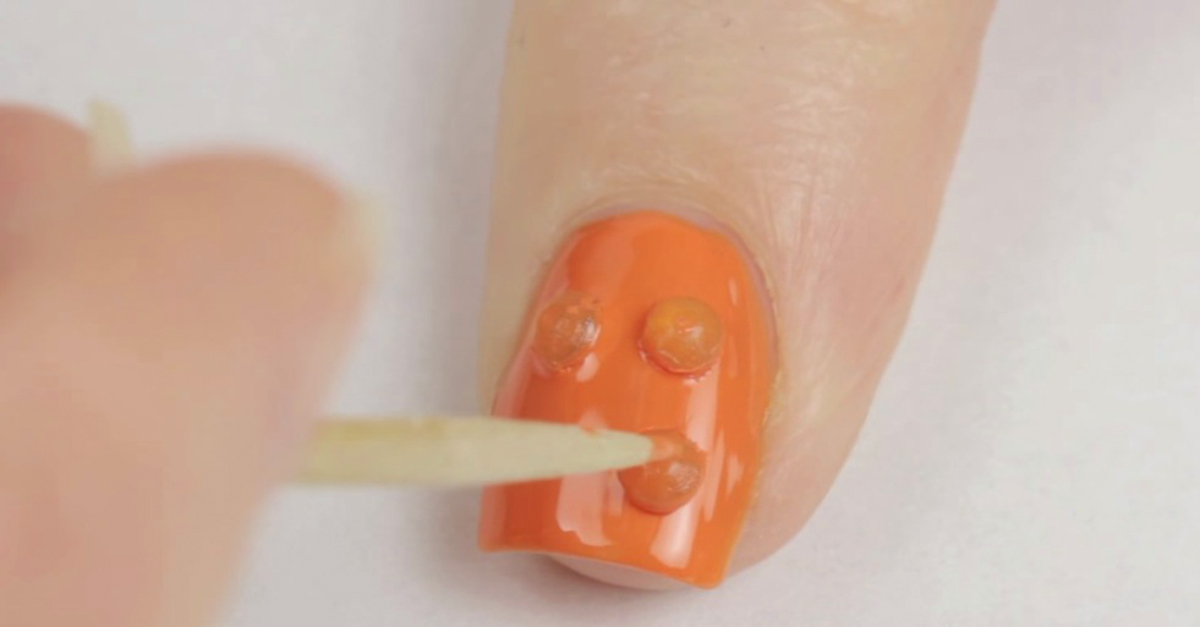 She Places Three Lumps On Her Fingernail. When I Saw The End Result? I ...