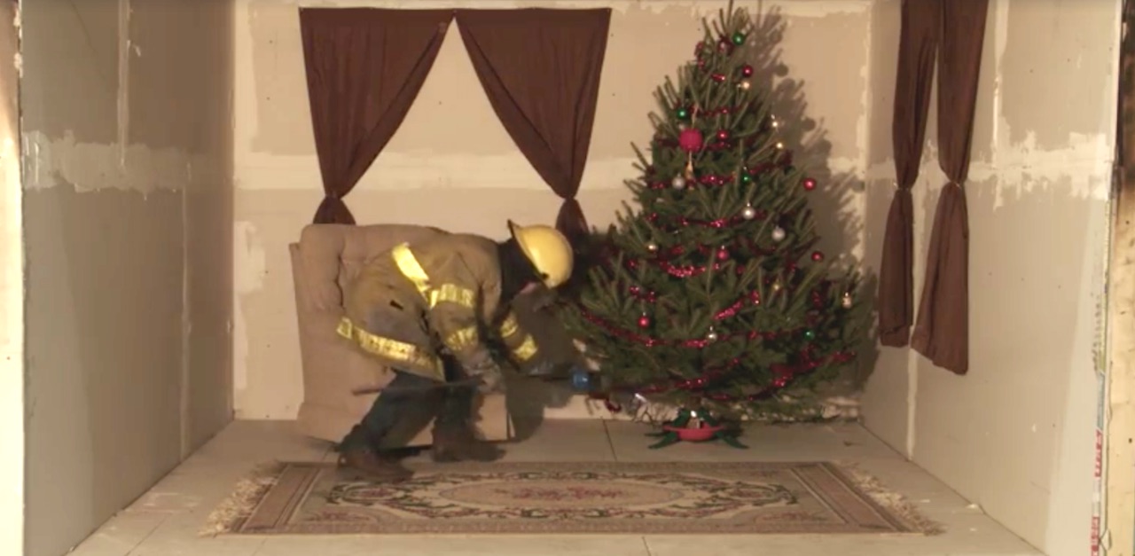 First Responder Lights Christmas Tree On Fire, 30 Seconds Later The ...