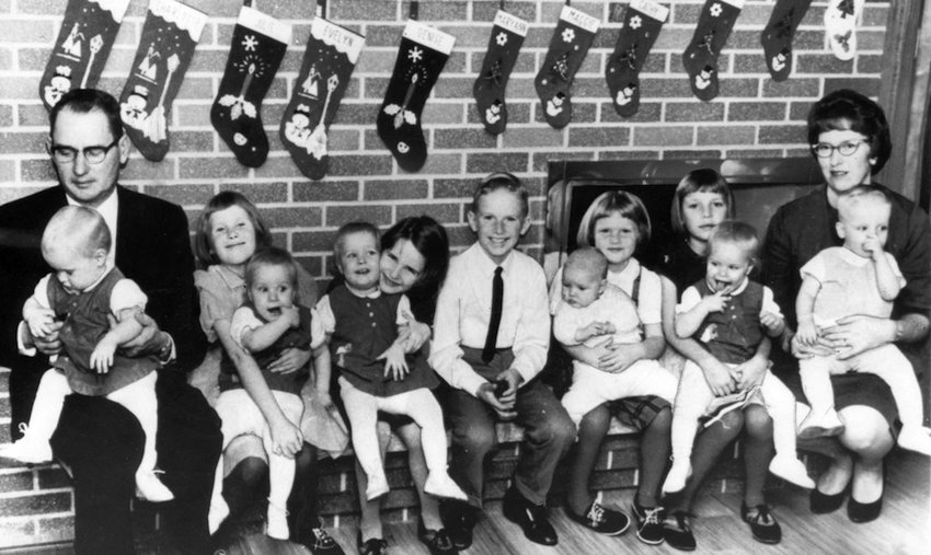 By 1963, Mom Gets Pregnant 5 Times. Then She Returns To The Hospital ...