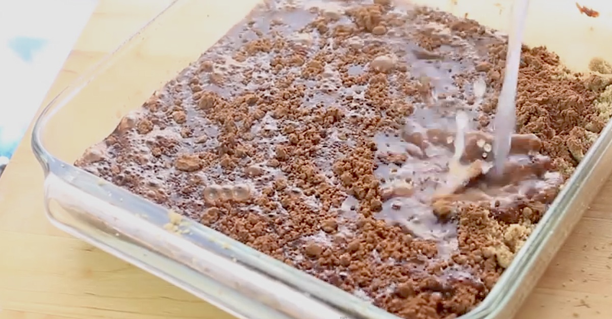 She Pours A Cup Of Water On Her Cake — But The Reason Why Is AWESOME ...