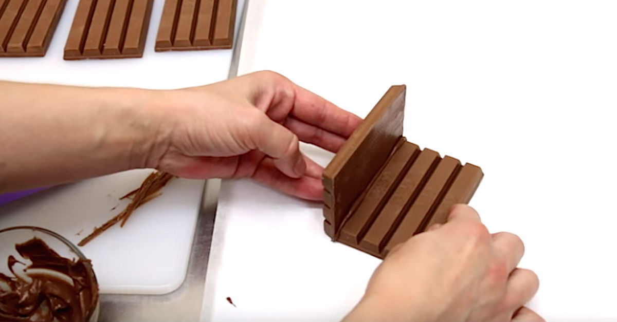 She Forms A Line Of Kit Kat Bars, Now Keep Your Eye On The Paintbrush ...