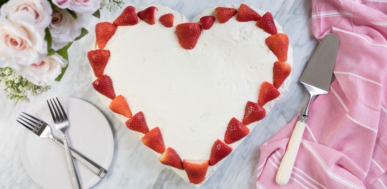 This Easy Baking Trick Makes The Perfect Heart-Shaped Cake ...