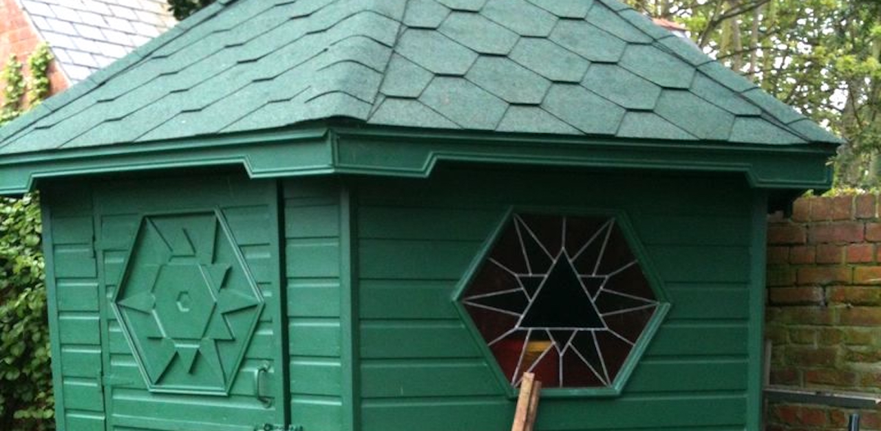 He Creates A Concrete Hexagon In His Backyard. What He Puts On Top ...