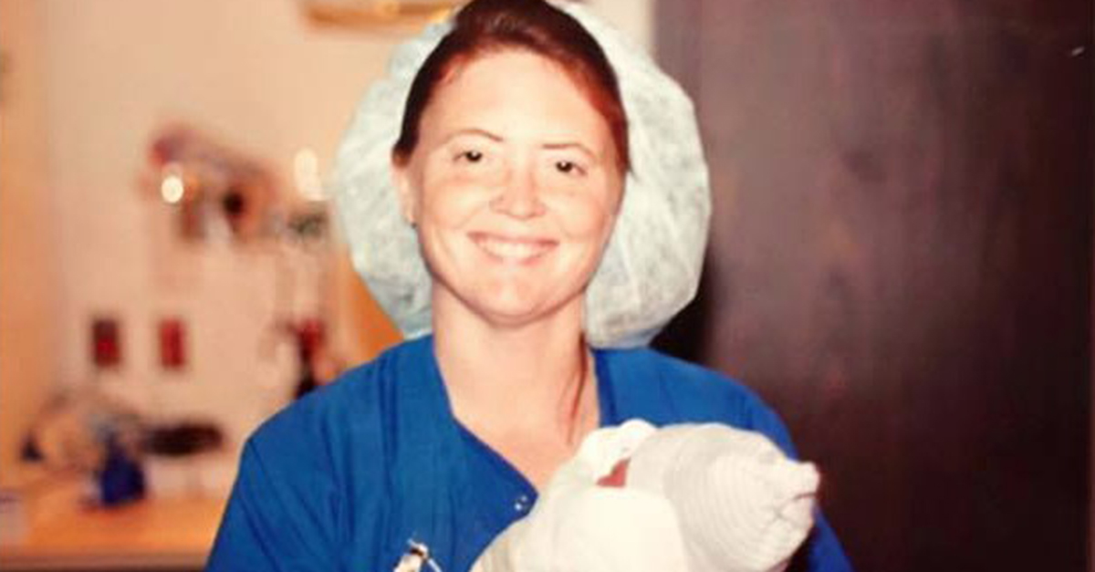 Nurse Delivers Newborn Girl. 25 Years Later, She's On The Job And Sees ...