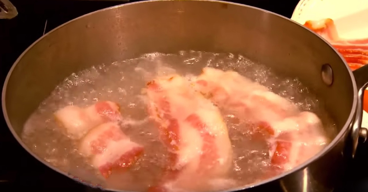 He Puts Bacon In A Pot Of Boiling Water. The Reason? It Can Save Your ...