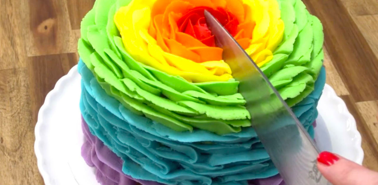 Baker Creates Mesmerizing Rainbow Rose Cake Design | LittleThings.com