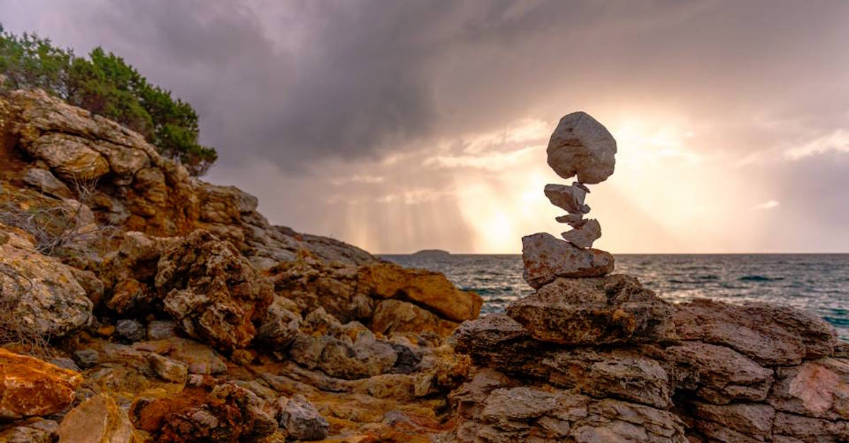 These Gravity-Defying Rock Sculptures Will Totally Boggle Your Mind ...