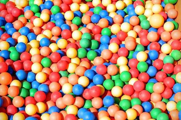How To Make A Homemade Ball Pit Using Pool Noodles | LittleThings.com