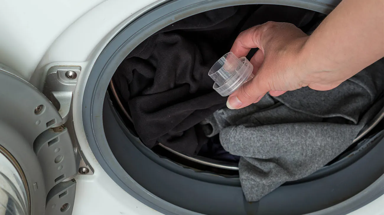 ¿Cómo lavar ropa oscura?