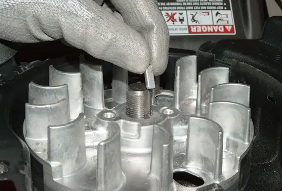 How to replace a lawn mower flywheel key on an OHV engine | Repair guide