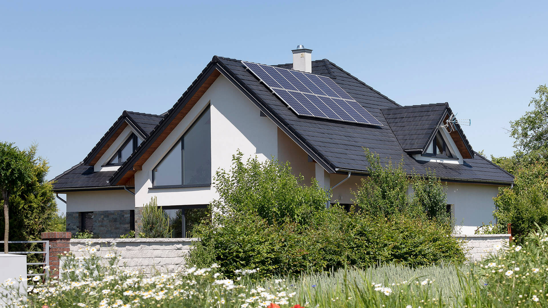 Dach dwuspadowy – zalety, co warto o nim wiedzieć? 🏠 | Braas / BMI Polska
