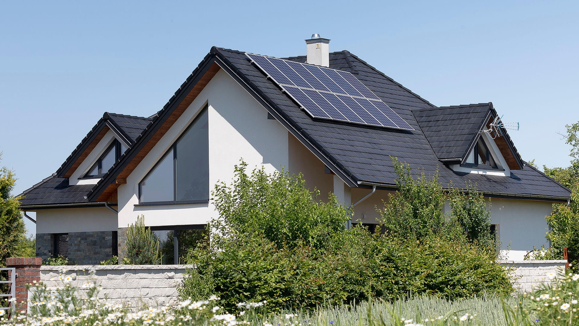 Dachówka płaska betonowa Teviva – wyjątkowa trwałość i modny design ...