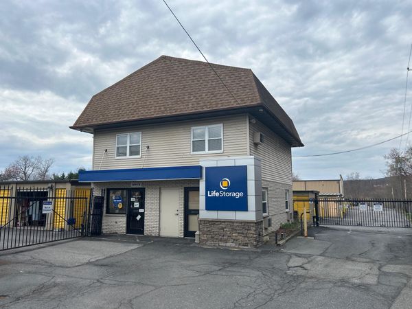 Cheap Storage Units in Middletown, NY (from $6) | Extra Space Storage