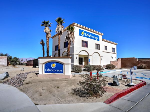 Car & Vehicle Storage in Palm Desert, CA (from $9) | Extra Space Storage