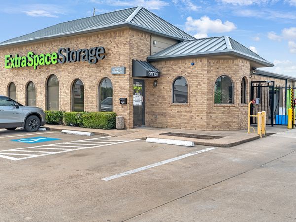 Cheap Storage Units in Spring, TX (from $7) | Extra Space Storage