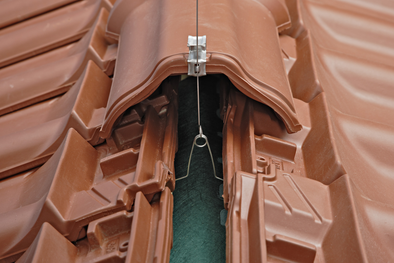 Vollkeramischer First l BMI Deutschland