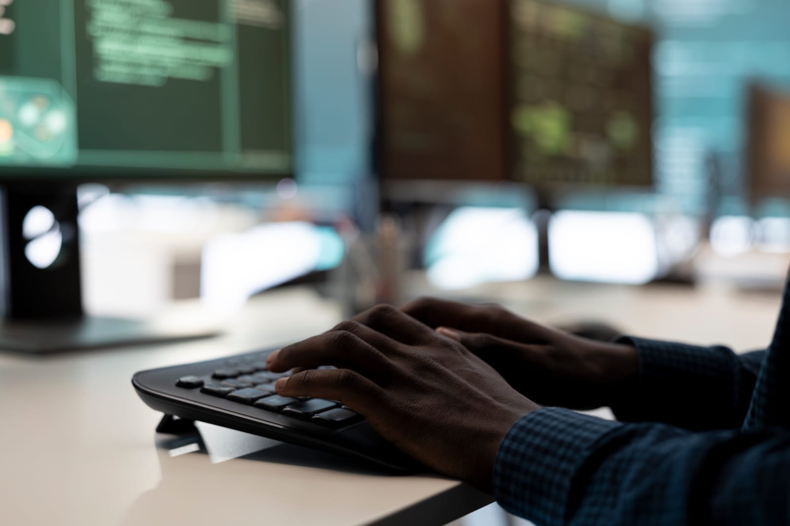 Red Team vs Blue Team: Understanding Their Roles in Cybersecurity ...