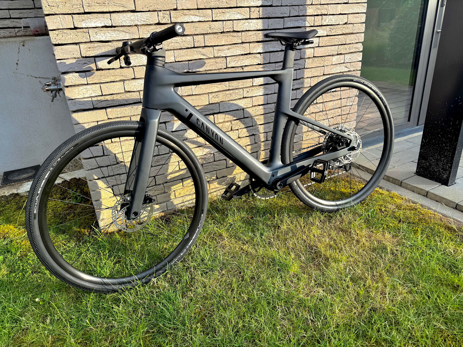 The Canyon Roadlite:ONfly CF – A Stealthy, Smooth City Flyer That Nails ...